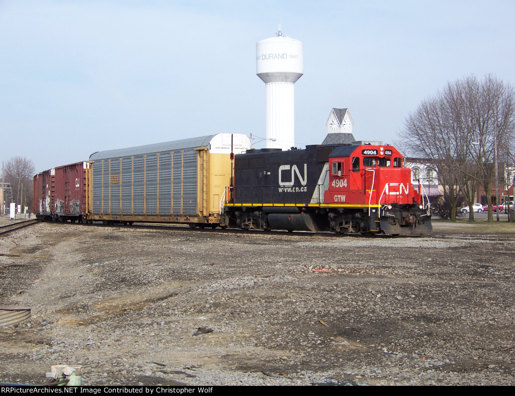 CN 4904 GP38-2